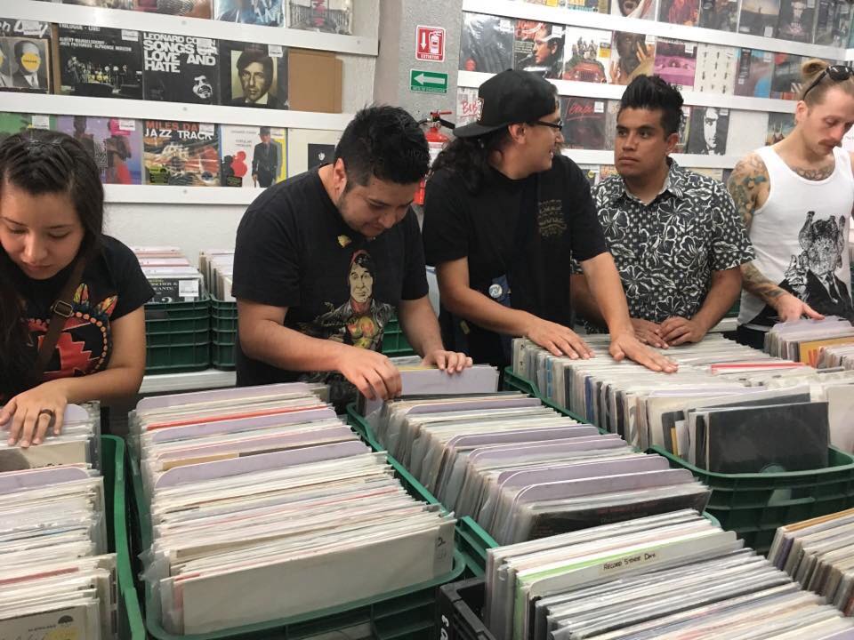 RETROACTIVO RECORDS: NOSTALGIA Y MÚSICA EN UNA SOLA TIENDA | EL ALEBRIJE